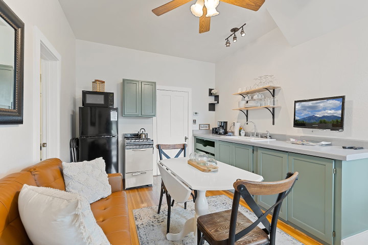 Comfy King Bed Retreat, Downtown, 2 Brms, Ac! - Flagstaff, AZ