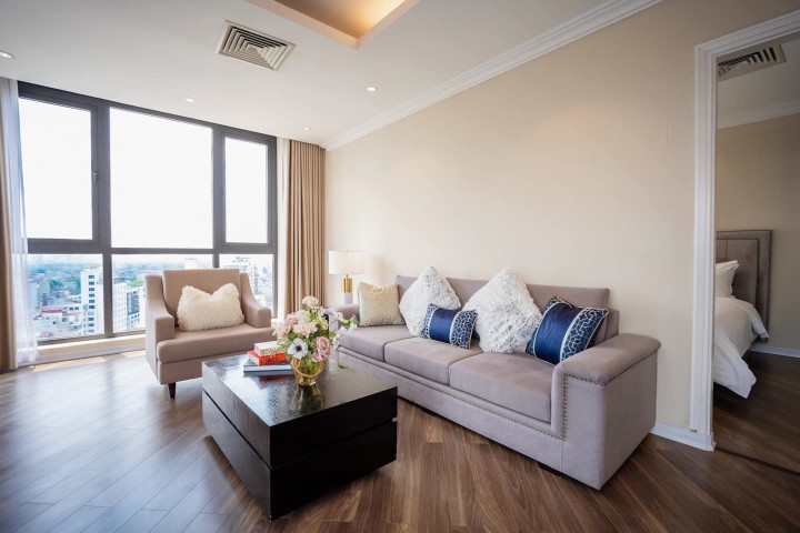 Lovely 2-bedroom Lake/pool/gym Family Serviced Apt - Hanoi