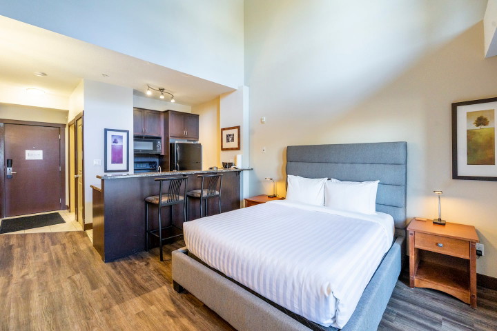 Top Floor Studio | Pool | Sauna | Hot Tub - Fernie