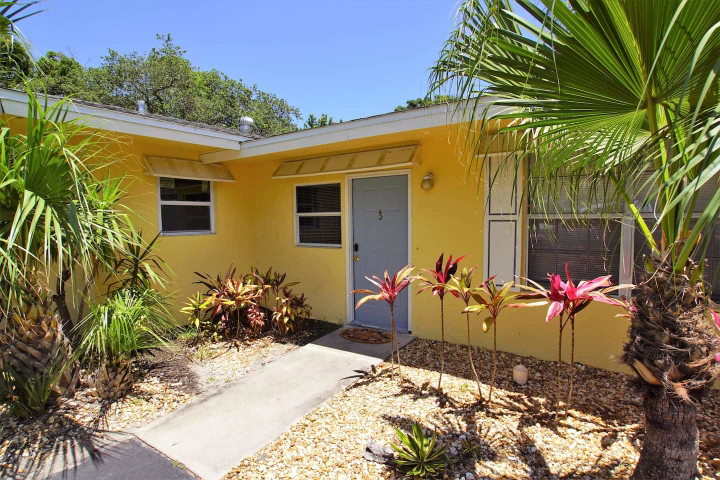 Extended-stay Studio W King Bed And Full Kitchen - Vero Beach, FL