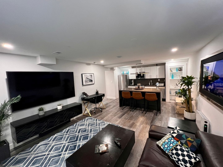Private Basement Unit - Free Parking, Pet Friendly - Alexandria, VA