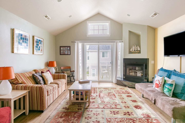 Rockaway Townhouse  100 Steps To The Beach! - Rockaway Beach, OR