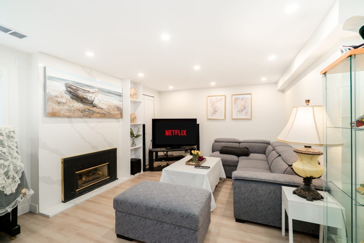 Modern Private 2 Bedrooms Near Seawall & Shops - West Vancouver