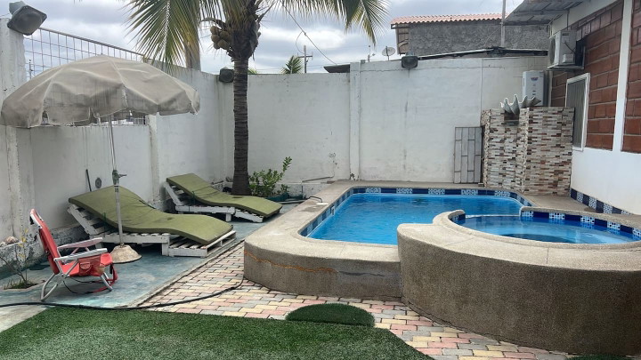 Casa Vacacional Con Piscina Y Jacuzzi - Playas - Playas
