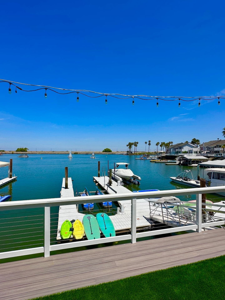Waterfront Luxury + 4 Queen Bunks+ Family Friendly - Discovery Bay, CA