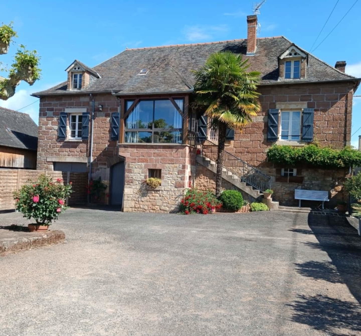 Gîte Dans Corps De Ferme - Corrèze