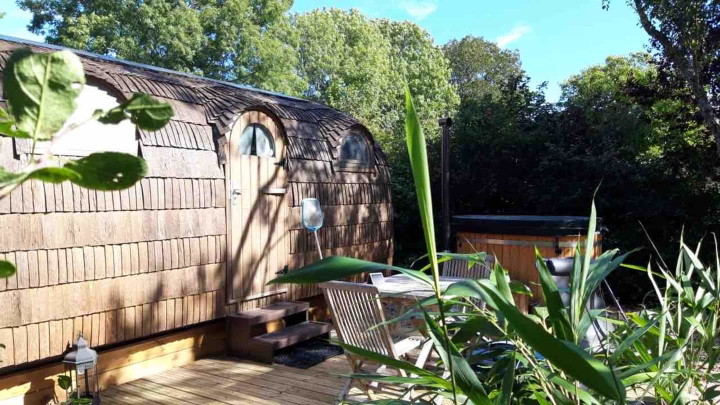 Cabane En Bois Avec Bain Nordique Et Sauna - Doucier
