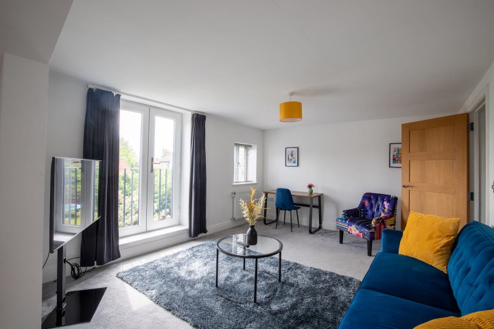 Modern 2br Apartment Woking Parking & Long Stays - Guildford