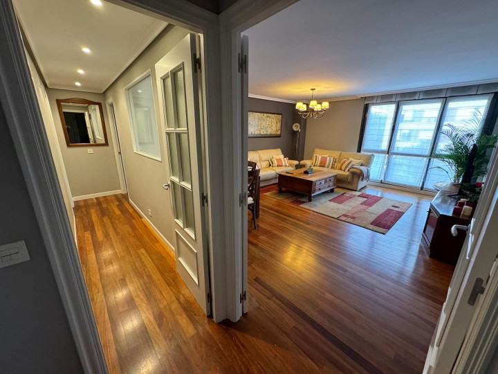 Sunny Apartment, Near Coast. - Portugalete