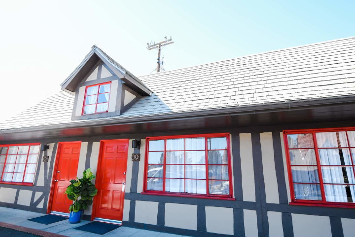 King And Queen Bedroom In The Center Solvang. - Solvang, CA