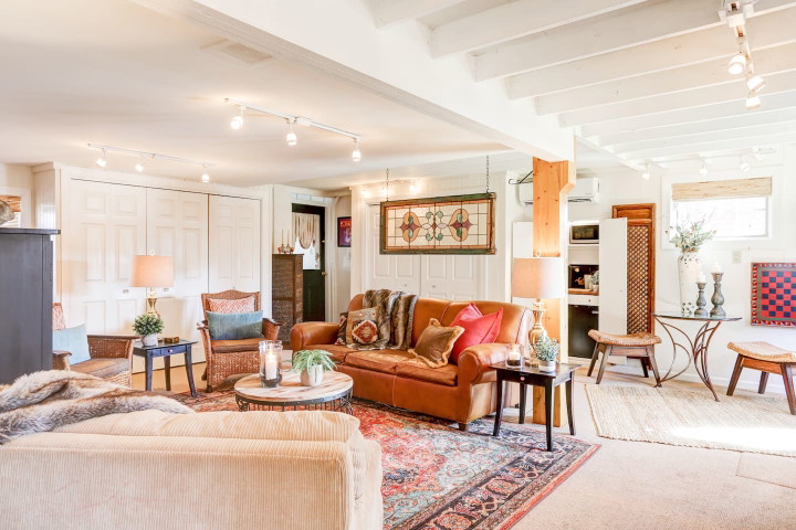Petunia's Cottage - Lancaster, PA