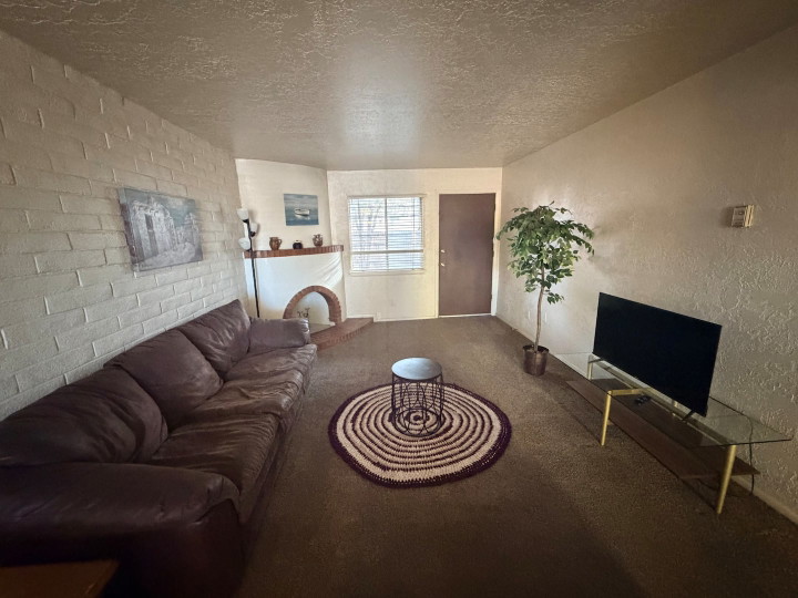 Central Location Large 1 Bed Apartment. - Albuquerque, NM
