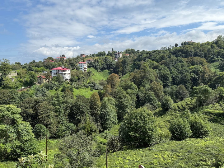 Deniz Ve ÇAy Bahçesi Manzaralı Yeni Eşyalı Ev - Rize