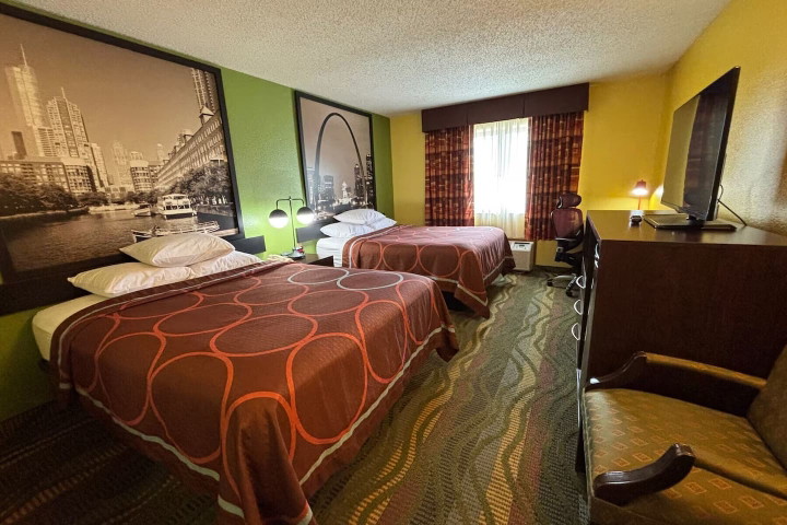 Super 8 Jacksonville | 2queen Beds | Dog-friendly - Jacksonville, IL