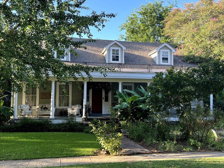 Charming -Elizabeth Lane Guest House & Pool! - Natchitoches, LA
