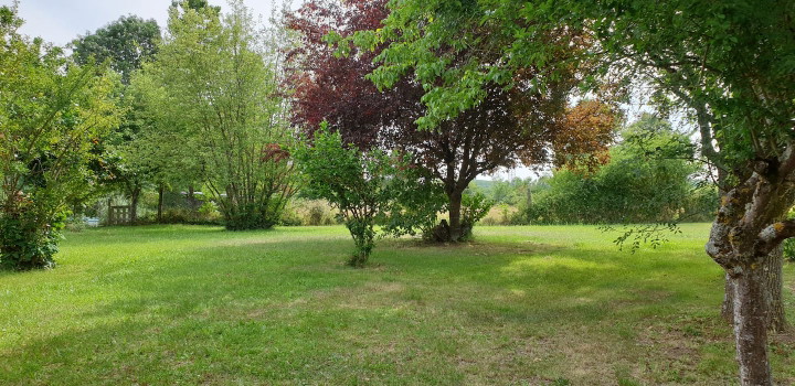 Camping Sur Terrain De Loisirs Clos - France