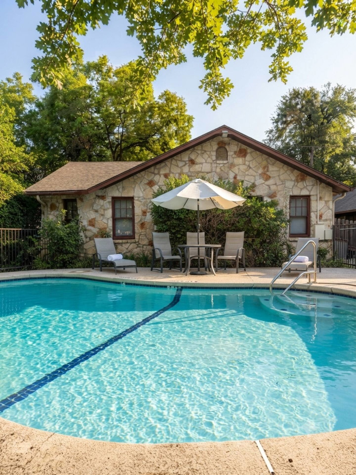 Comfy Cottage! Quiet And Gated. - Austin, TX