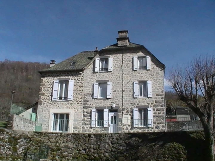 Gîte En Pierre Avec Grande Terrasse - Cantal - Cantal