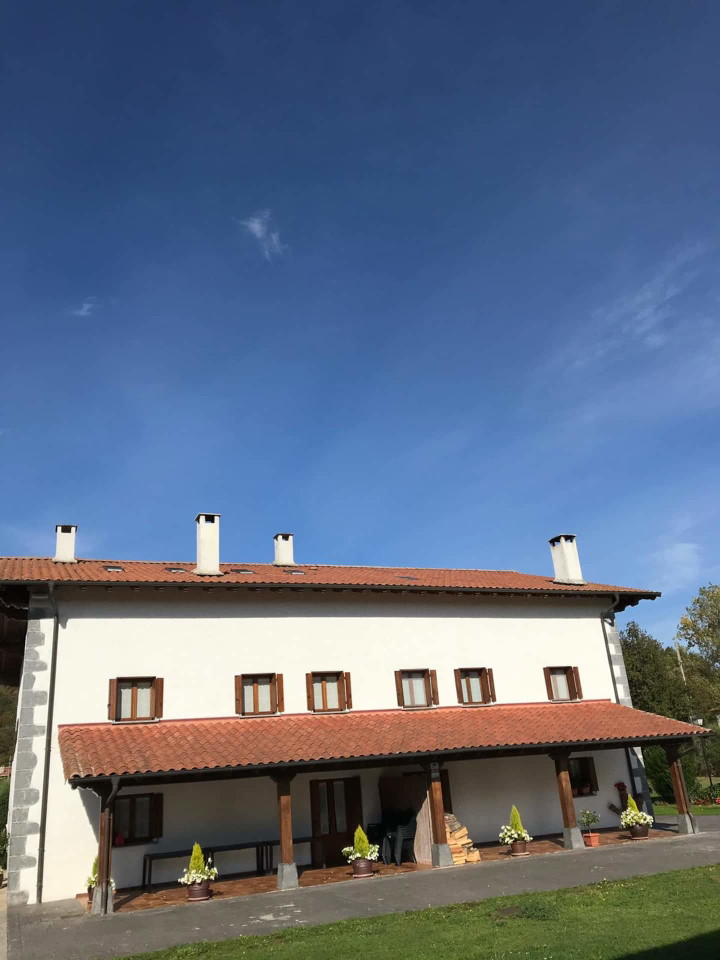 Casa Rural Con 9 Habitaciones Con Baño, Para 16 Ps - Navarra