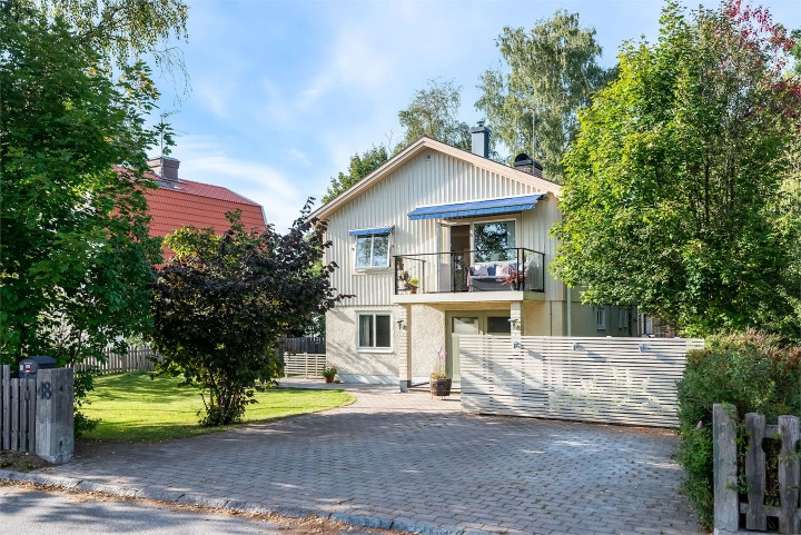 Bright House With A Garden - Stockholm