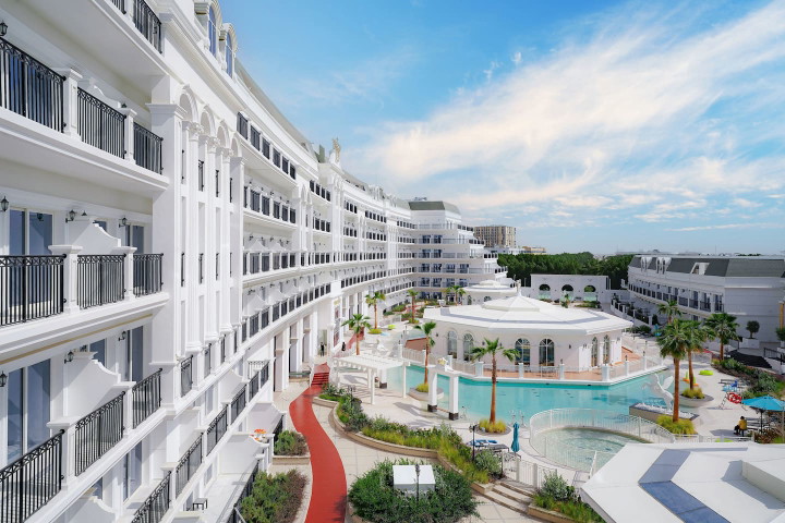 Livin' Holidays | 1 Br | Next To Miracle Garden - Dubai