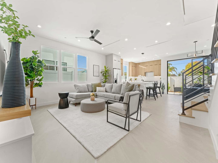 10 Min From Socal Beaches | 4br/5ba Modern Retreat - Huntington Beach