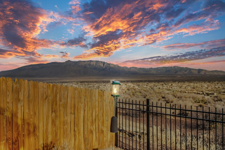 Ultimate Mountain Views, City Lights - Rio Rancho, NM