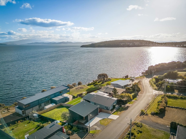 Effa House. 2br Occupy 4. Entire House. - Tasmania