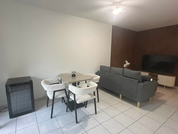 Appartement Rénové Avec Parking Privé - Parentis-en-Born