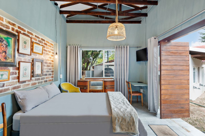 Studio Unit Overlooking A Pool - South Africa