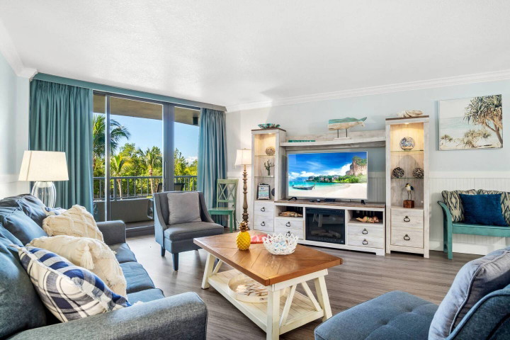 Beautifully Updated Beachfront Condo W/resort Amenities, Including Heated Pool & Wifi - Marco Island, FL