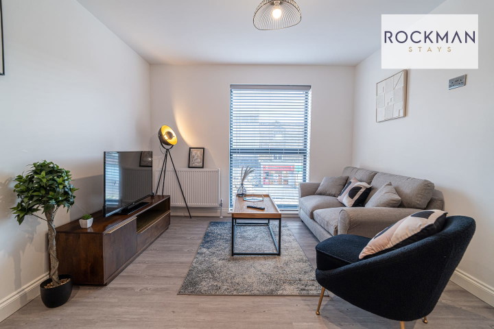 2 Bedrm |2 Bathrm - Parking - Contractors - Brentwood