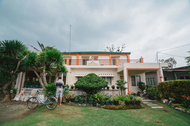 Savatan Homestay: 4-br W/ Mt. Iraya & Garden View - Basco