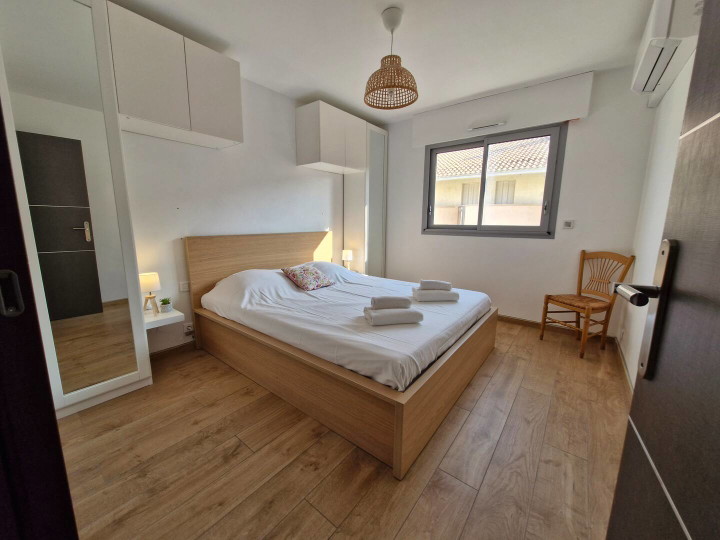 Beachfront Apartment With Air Conditioning In Mèze - Mèze