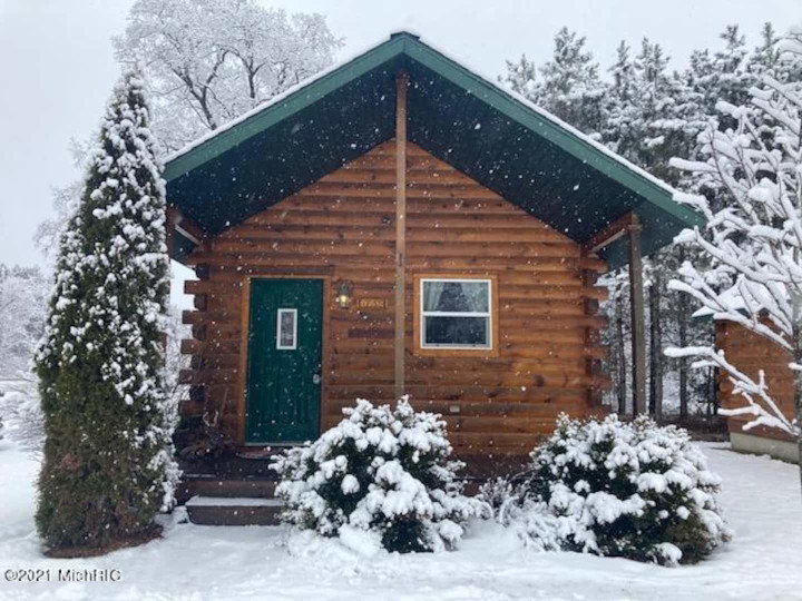 Log Cabin 2 Miles To Crystal Mt. - Thompsonville, MI