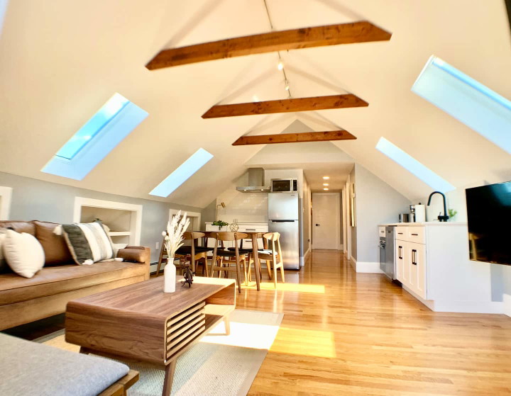 Unique Cathedral Ceiling Condo W/d, Parking - Lexington, MA