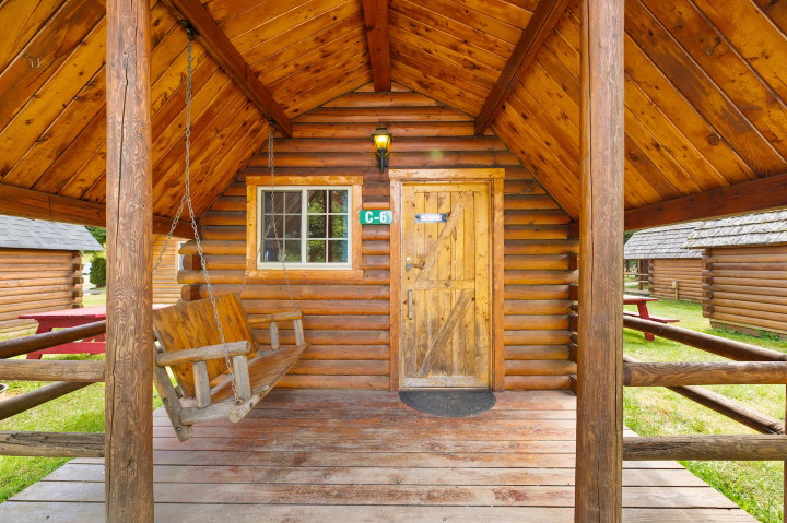 C-04 Rustic Log Cabin - Arcata, CA