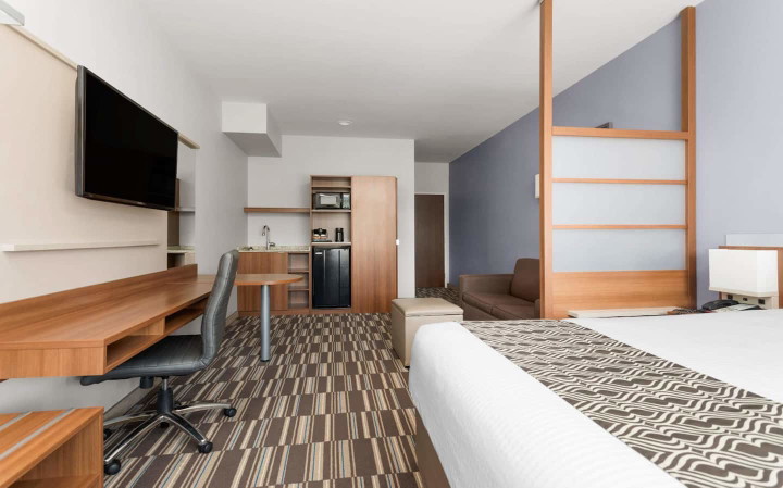 Q Business Suite | Microtel Sault | Free Parking - Sault Ste. Marie