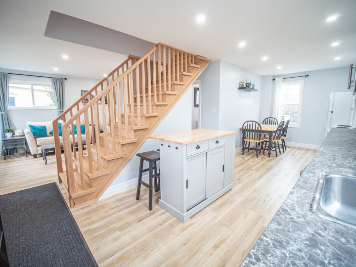Entire Cottage On Queen (3 Min Beach) - Kincardine