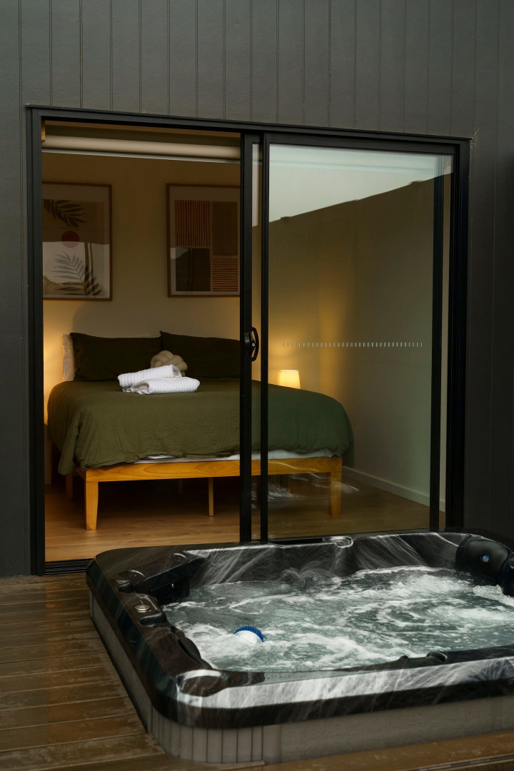 Near Wineries | Bath | Offgrid | Vineyard Villa - McLaren Vale