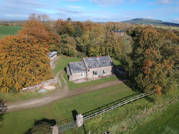 Traditional Irish Farm Cottage - Ireland