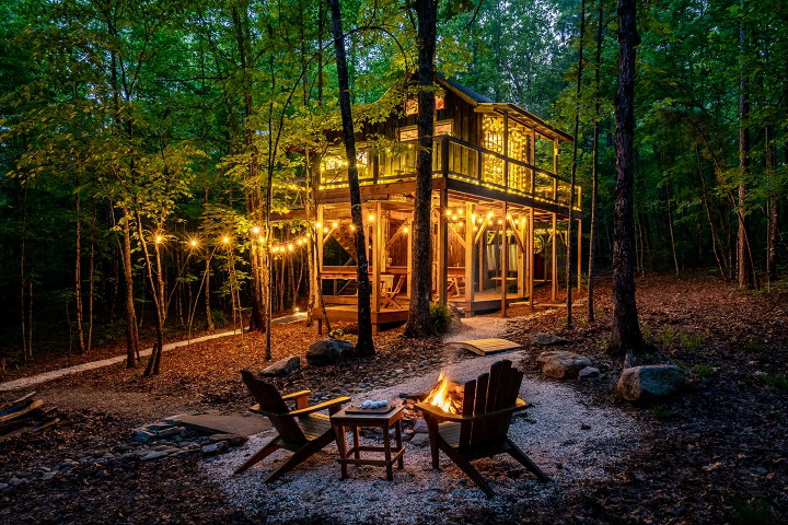 The Bella Luna Romantic Treehouse - Outdoor Shower - Walhalla, SC