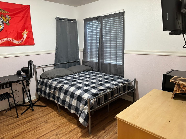 Single Guest Room In A Cozy Home - Bakersfield, CA