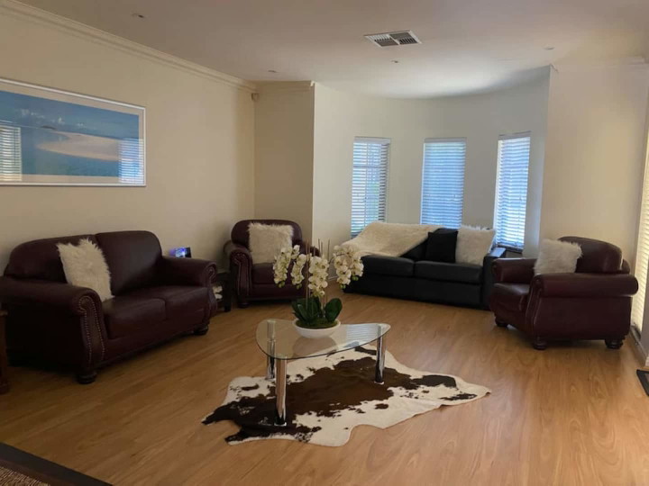 Beautiful & Spacious 3br Townhouse W/ Free Parking - Prospect