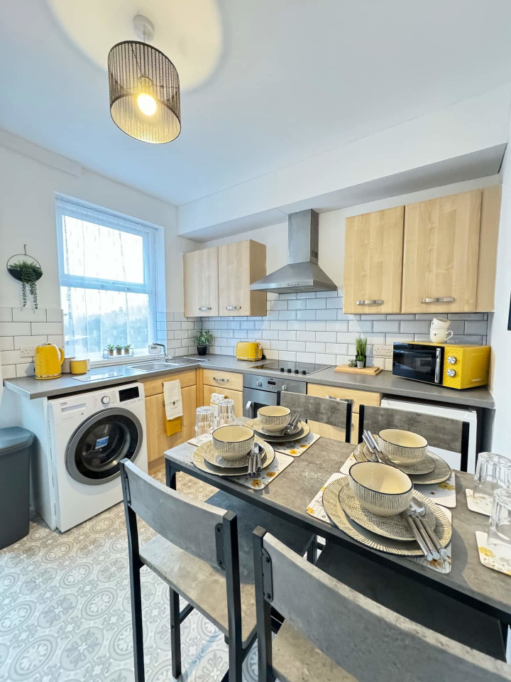 Homely Terraced, Free Parking, Central, Flow Stays - Barnsley