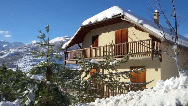 Chalet De Vacances: Espace, Nature Et Aventure - Césane