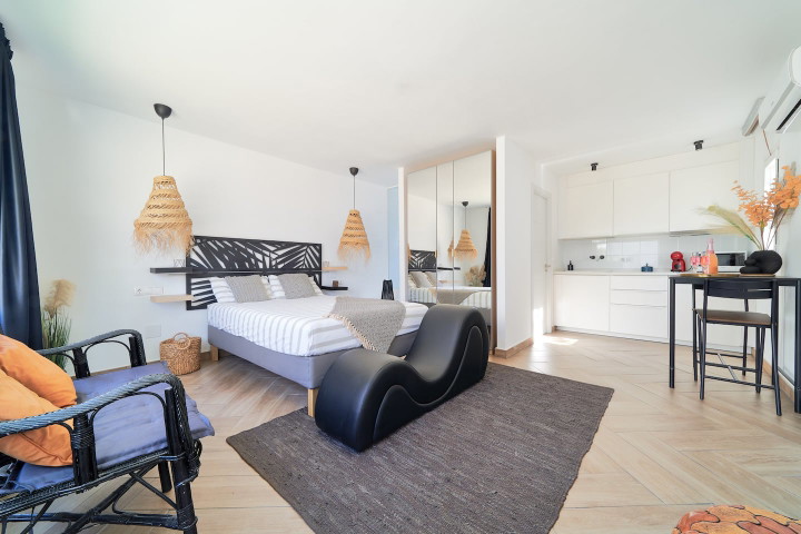 Exotic Suite Con Jacuzzi Privado Sofá Tantra - Benalmádena