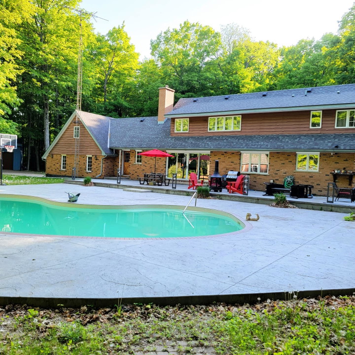 Private Cottage Heated Pool/hottub/games 20 Acre - Caledon, ON, Canada
