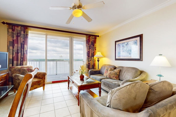 Lakefront 2br With View, Hot Tub & Pool - Lake Buena Vista, FL