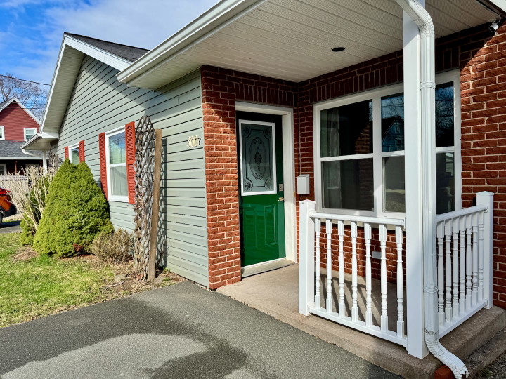 Ground Level Barrier Free Apt! - New Glasgow